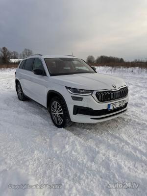 White Skoda Kodiaq 2023 in Narva, with an engine capacity of 2.00 L and mileage of 37 thousand km for 39800 €, photo 8 on AUTOMOTO.COM.LV