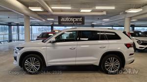 White Skoda Kodiaq 2023 in Tartu, with an engine capacity of 2.00 L and mileage of 37 thousand km for 37900 €, photo 2 on AUTOMOTO.COM.LV