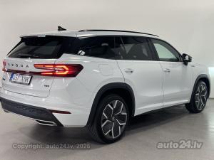 White Skoda Kodiaq 2024 in Tallinn, with an engine capacity of 2.00 L and mileage of 22 thousand km for 46900 €, photo 5 on AUTOMOTO.COM.LV