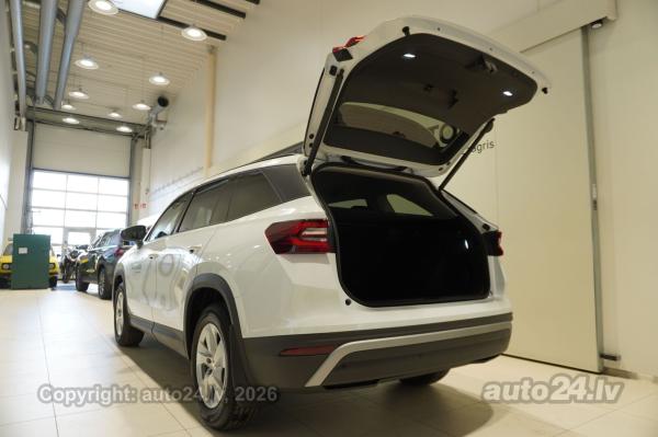 Balts Skoda Kodiaq 2026 Tallina, ar dzinēja tilpumu 1.50 L un nobraukumu 2 tūkst. km par 38500 €, foto 6 vietnē AUTOMOTO.COM.LV