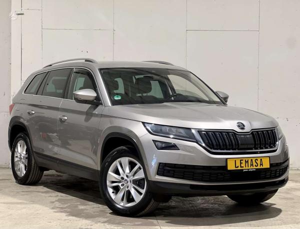 Skoda Kodiaq 2017 in Klaipeda on AUTOMOTO.COM.LV Yellow Skoda Kodiaq 2017 in Klaipeda, with an engine capacity of 1.98 L and mileage of 165 thousand km for 17999 €, photo 4 on AUTOMOTO.COM.LV