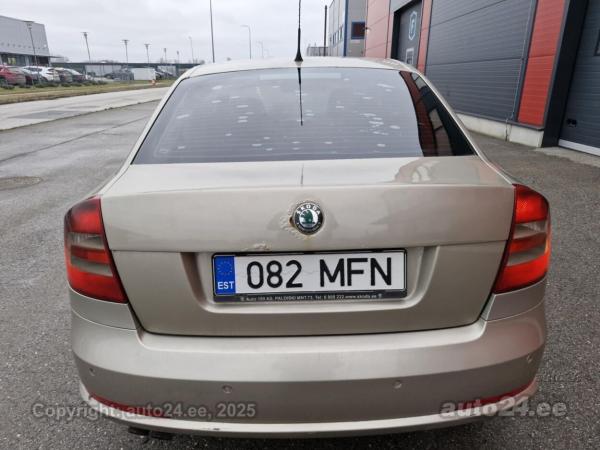 Smilšu krāsa Skoda Octavia 2006 Tallina, ar dzinēja tilpumu 2.00 L un nobraukumu 408 tūkst. km par 1400 €, foto 5 vietnē AUTOMOTO.COM.LV