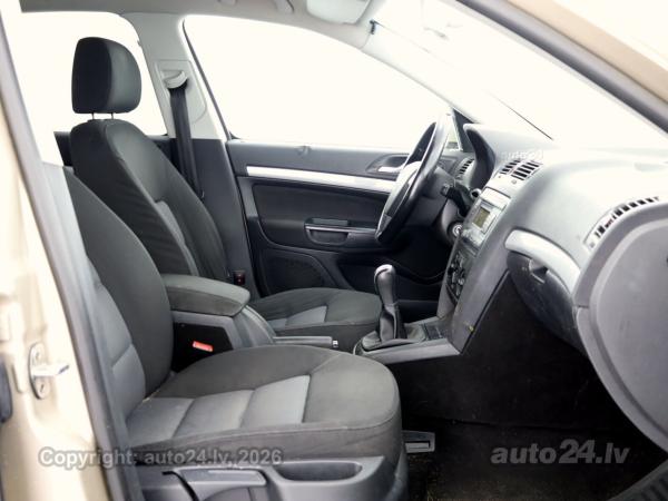 Beige Skoda Octavia 2006 in Tallinn, with an engine capacity of 1.60 L and mileage of 355 thousand km for 599 €, photo 6 on AUTOMOTO.COM.LV