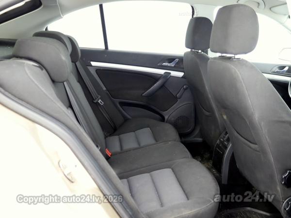 Beige Skoda Octavia 2006 in Tallinn, with an engine capacity of 1.60 L and mileage of 355 thousand km for 599 €, photo 7 on AUTOMOTO.COM.LV