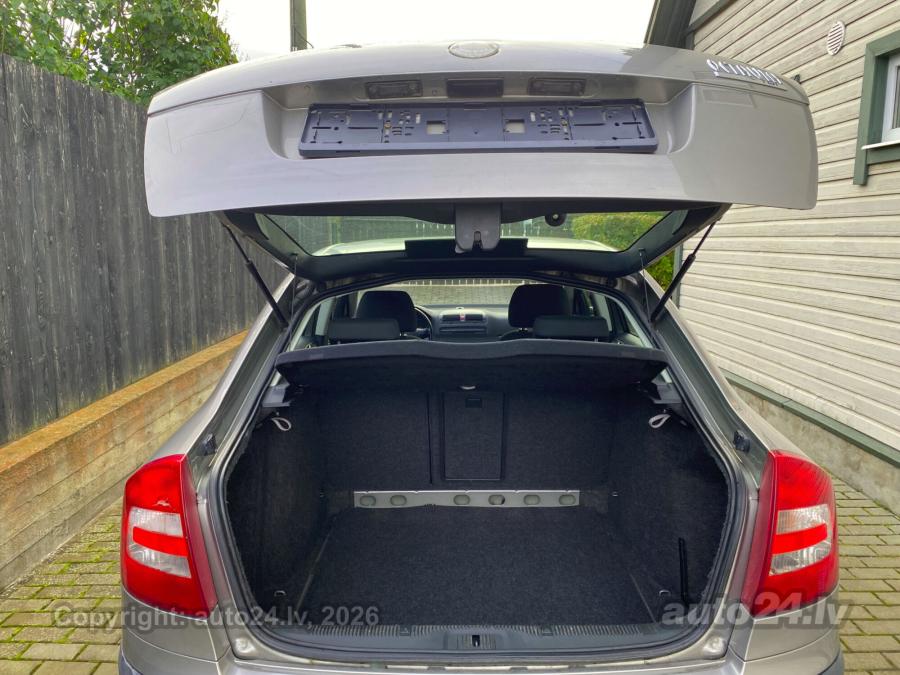 Beige Skoda Octavia 2008 in Tallinn, with an engine capacity of 1.90 L and mileage of 295 thousand km for 3499 €, photo 9 on AUTOMOTO.COM.LV