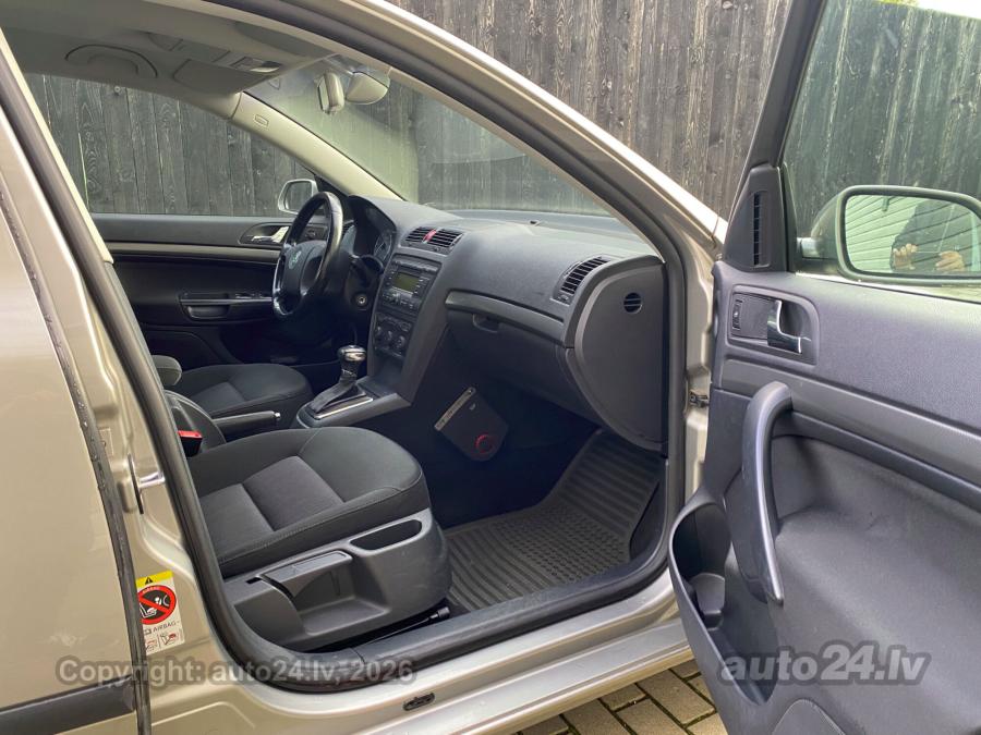 Beige Skoda Octavia 2008 in Tallinn, with an engine capacity of 1.90 L and mileage of 295 thousand km for 3499 €, photo 10 on AUTOMOTO.COM.LV