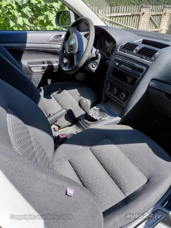 Beige Skoda Octavia 2010 in Tallinn, with an engine capacity of 1.60 L and mileage of 221 thousand km for 1900 €, photo 8 on AUTOMOTO.COM.LV