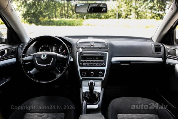 Smilšu krāsa Skoda Octavia 2011 Tallina, ar dzinēja tilpumu 1.40 L un nobraukumu 231 tūkst. km par 3800 €, foto 10 vietnē AUTOMOTO.COM.LV