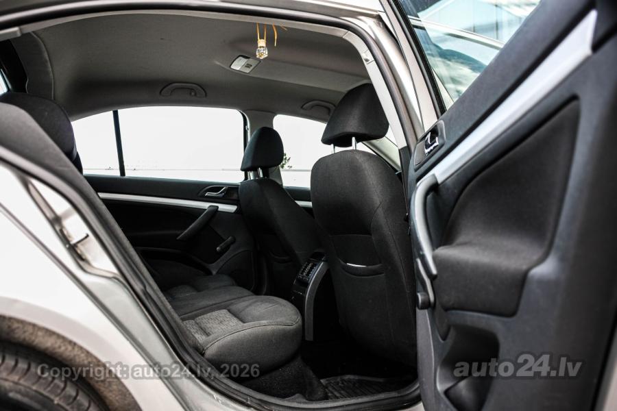 Beige Skoda Octavia 2011 in Tallinn, with an engine capacity of 1.40 L and mileage of 231 thousand km for 3800 €, photo 15 on AUTOMOTO.COM.LV