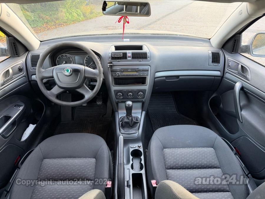 Smilšu krāsa Skoda Octavia 2012 Tartu, ar dzinēja tilpumu 1.20 L un nobraukumu 229 tūkst. km par 2590 €, foto 6 vietnē AUTOMOTO.COM.LV