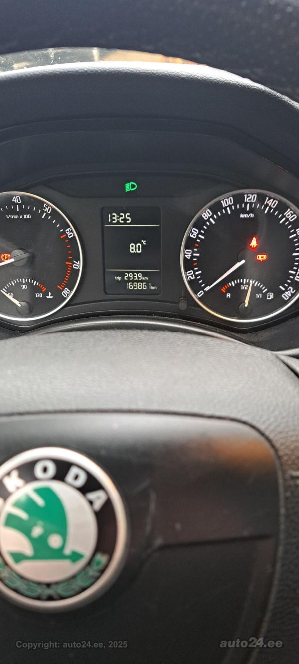 Smilšu krāsa Skoda Octavia 2013 Tallina, ar dzinēja tilpumu 1.20 L un nobraukumu 170 tūkst. km par 3000 €, foto 11 vietnē AUTOMOTO.COM.LV