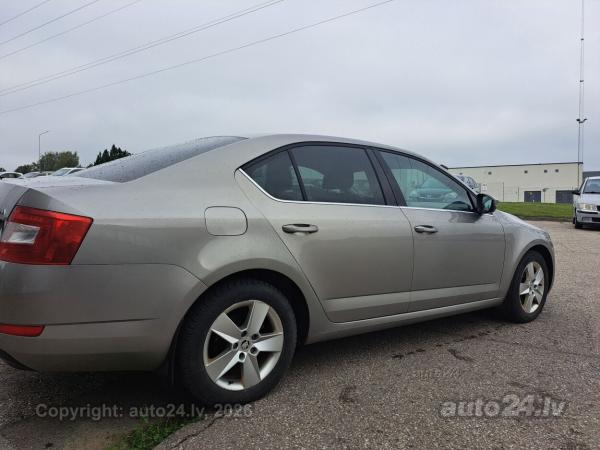 Beige Skoda Octavia 2016 in Tartu, with an engine capacity of 2.00 L and mileage of 312 thousand km for 6900 €, photo 4 on AUTOMOTO.COM.LV