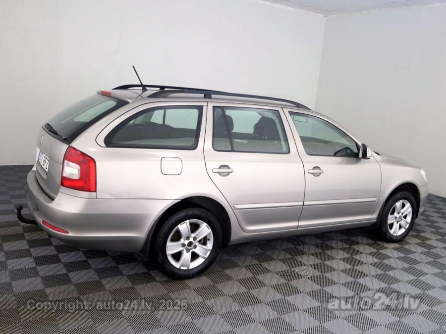 Beige Skoda Octavia 2011 in Tallinn, with an engine capacity of 2.00 L and mileage of 299 thousand km for 2999 €, photo 3 on AUTOMOTO.COM.LV