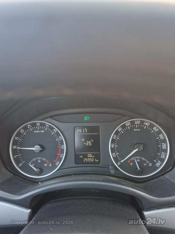 Beige Skoda Octavia 2011 in Tallinn, with an engine capacity of 2.00 L and mileage of 260 thousand km for 5000 €, photo 11 on AUTOMOTO.COM.LV