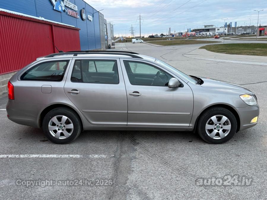 Beige Skoda Octavia 2011 in Tartu, with an engine capacity of 2.00 L and mileage of 348 thousand km for 3900 €, photo 5 on AUTOMOTO.COM.LV