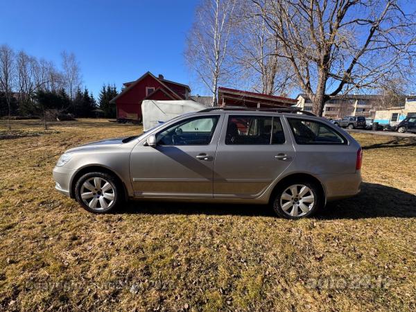 Beige Skoda Octavia 2012 in Tallinn, with an engine capacity of 1.60 L and mileage of 283 thousand km for 3000 €, photo 3 on AUTOMOTO.COM.LV