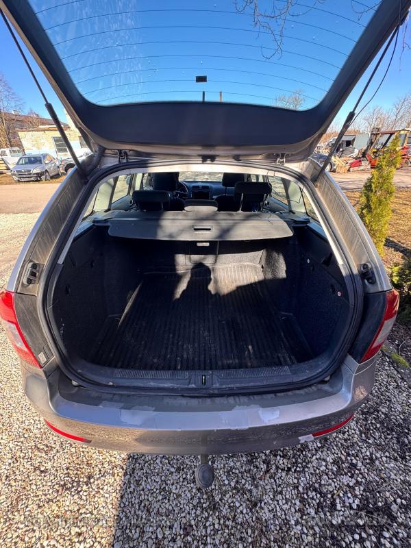 Beige Skoda Octavia 2012 in Tallinn, with an engine capacity of 1.60 L and mileage of 283 thousand km for 3000 €, photo 6 on AUTOMOTO.COM.LV