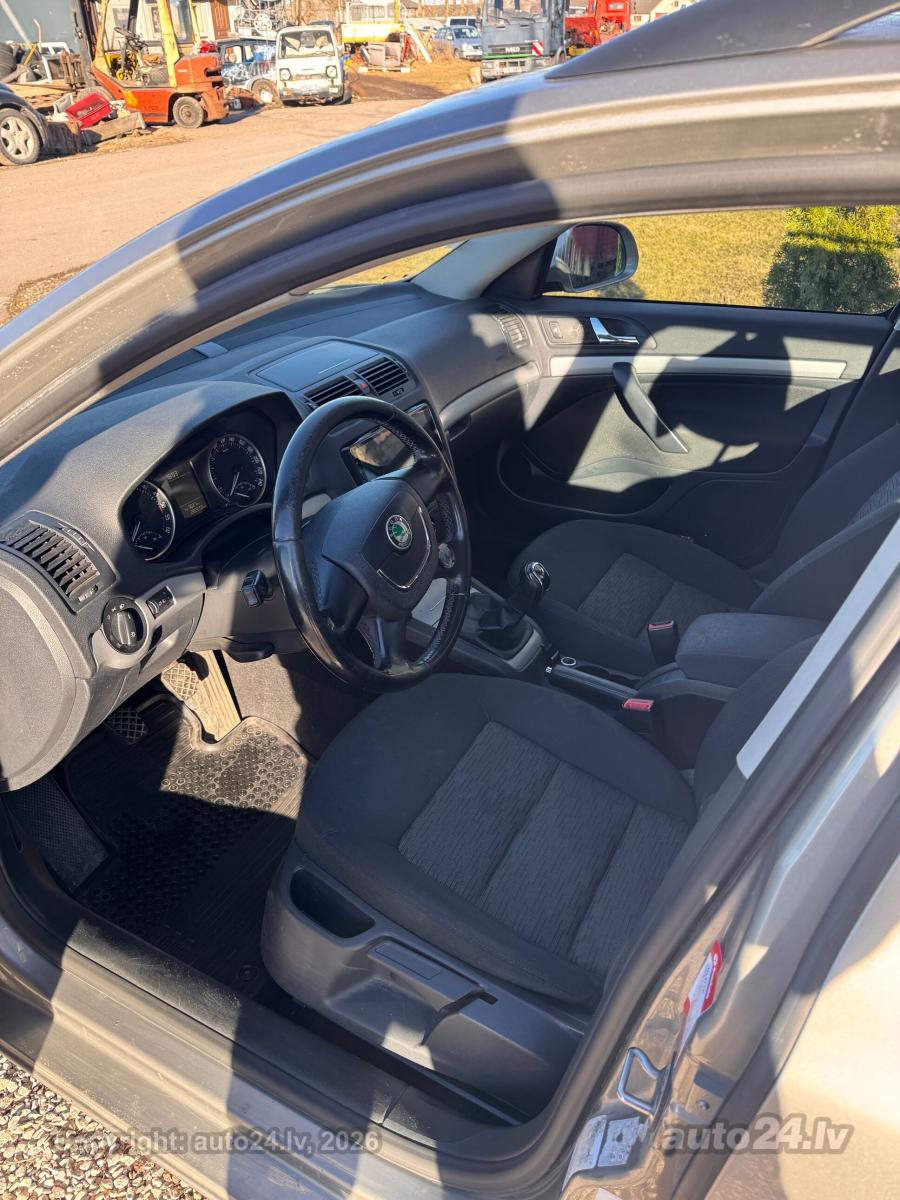 Smilšu krāsa Skoda Octavia 2012 Tallina, ar dzinēja tilpumu 1.60 L un nobraukumu 283 tūkst. km par 3000 €, foto 8 vietnē AUTOMOTO.COM.LV