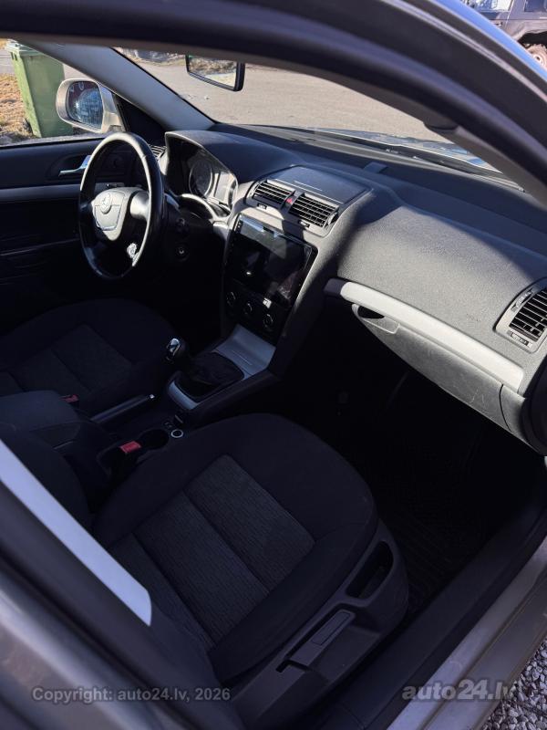 Beige Skoda Octavia 2012 in Tallinn, with an engine capacity of 1.60 L and mileage of 283 thousand km for 3000 €, photo 9 on AUTOMOTO.COM.LV
