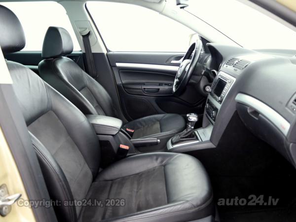 Beige Skoda Octavia 2012 in Tallinn, with an engine capacity of 2.00 L and mileage of 288 thousand km for 2799 €, photo 6 on AUTOMOTO.COM.LV