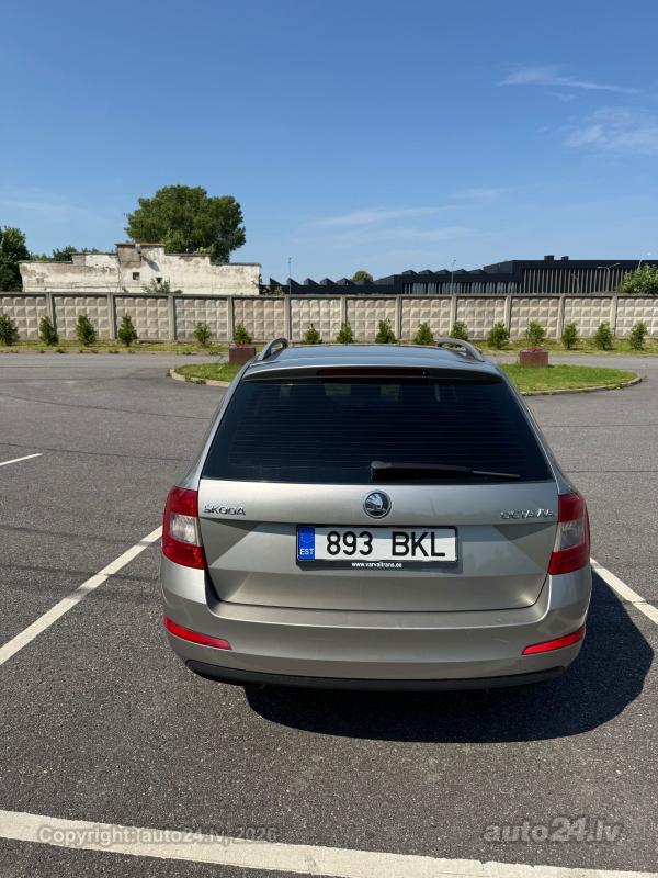 Smilšu krāsa Skoda Octavia 2013 Narva, ar dzinēja tilpumu 1.20 L un nobraukumu 226 tūkst. km par 3990 €, foto 3 vietnē AUTOMOTO.COM.LV