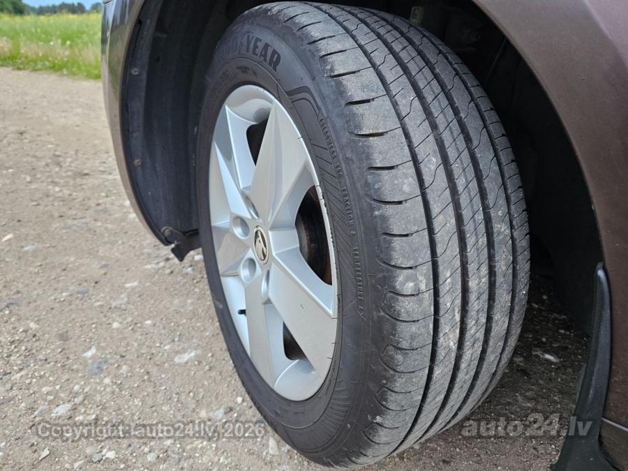 Beige Skoda Octavia 2014 in Viljandi, with an engine capacity of 1.60 L and mileage of 258 thousand km for 7300 €, photo 16 on AUTOMOTO.COM.LV