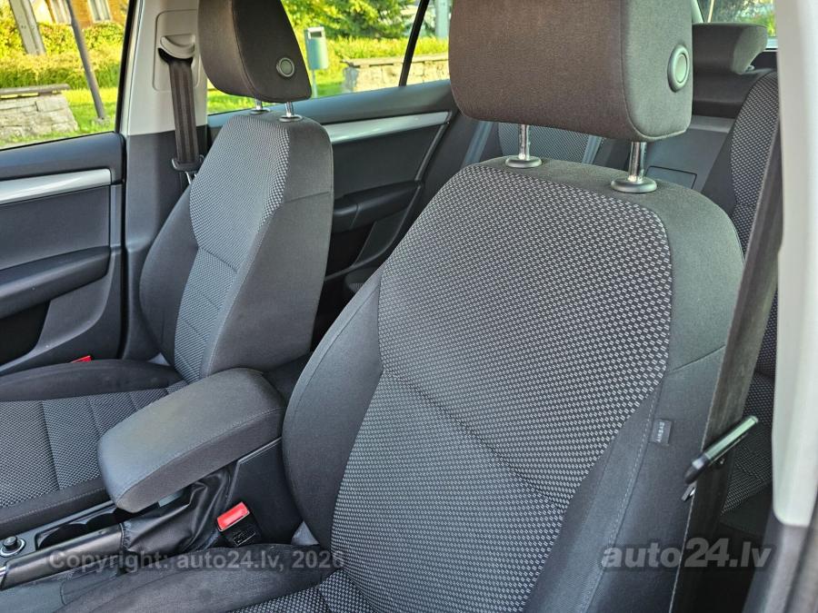 Smilšu krāsa Skoda Octavia 2014 Paide, ar dzinēja tilpumu 1.20 L un nobraukumu 203 tūkst. km par 4999 €, foto 17 vietnē AUTOMOTO.COM.LV