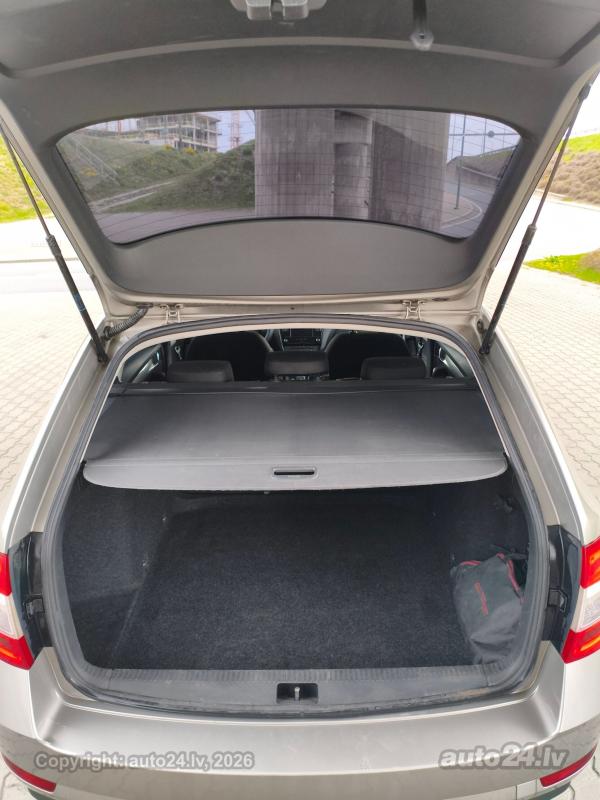 Smilšu krāsa Skoda Octavia 2017 Tallina, ar dzinēja tilpumu 1.00 L un nobraukumu 299 tūkst. km par 5400 €, foto 7 vietnē AUTOMOTO.COM.LV