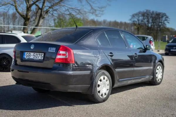 Черный Шкода Октавия 2006 в Лиепая, объемом двигателя 1.90 л и пробегом 244 тыс. км за 1650 €, фото 4 на AUTOMOTO.COM.LV