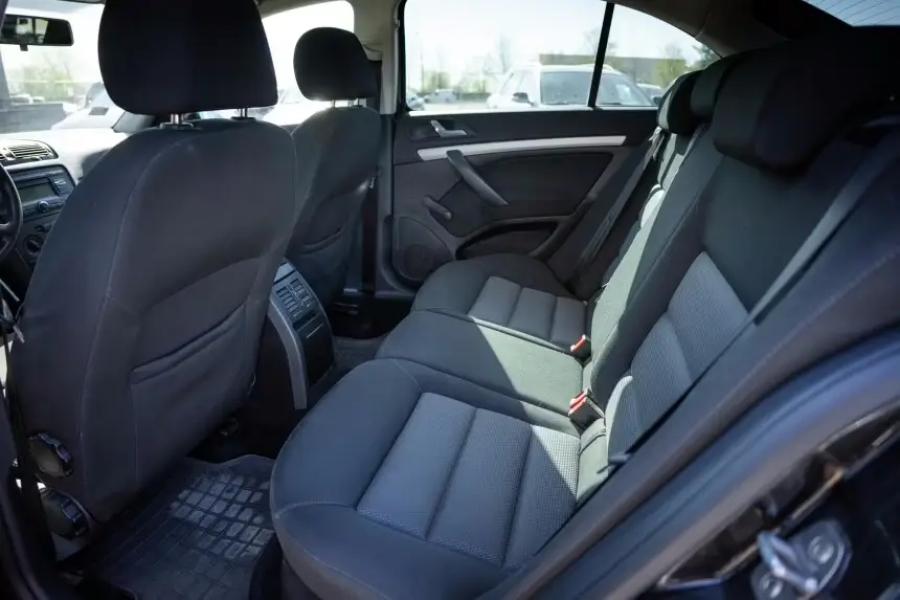 Melns Skoda Octavia 2006 Liepāja, ar dzinēja tilpumu 1.90 L un nobraukumu 244 tūkst. km par 1650 €, foto 10 vietnē AUTOMOTO.COM.LV