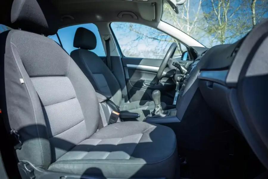 Melns Skoda Octavia 2006 Liepāja, ar dzinēja tilpumu 1.90 L un nobraukumu 244 tūkst. km par 1650 €, foto 13 vietnē AUTOMOTO.COM.LV