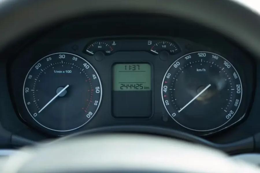 Melns Skoda Octavia 2006 Liepāja, ar dzinēja tilpumu 1.90 L un nobraukumu 244 tūkst. km par 1650 €, foto 15 vietnē AUTOMOTO.COM.LV