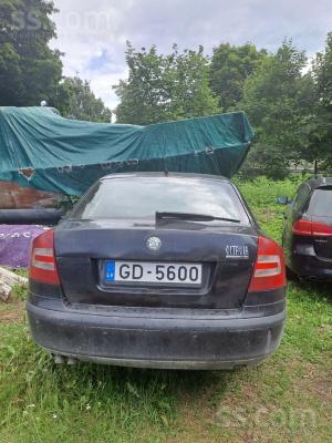 Black Skoda Octavia 2006 in Riga, with an engine capacity of 2.00 L and mileage of 429 thousand km for 1350 €, photo 3 on AUTOMOTO.COM.LV