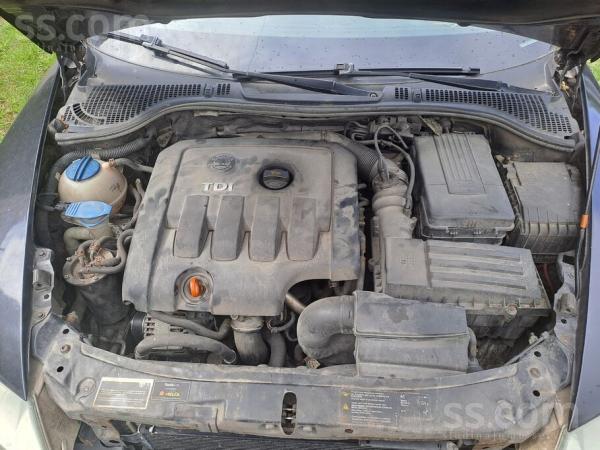 Black Skoda Octavia 2006 in Riga, with an engine capacity of 2.00 L and mileage of 429 thousand km for 1350 €, photo 5 on AUTOMOTO.COM.LV