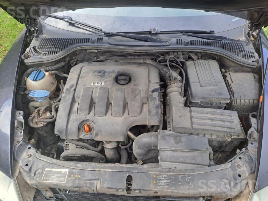 Black Skoda Octavia 2006 in Riga, with an engine capacity of 2.00 L and mileage of 429 thousand km for 1350 €, photo 6 on AUTOMOTO.COM.LV