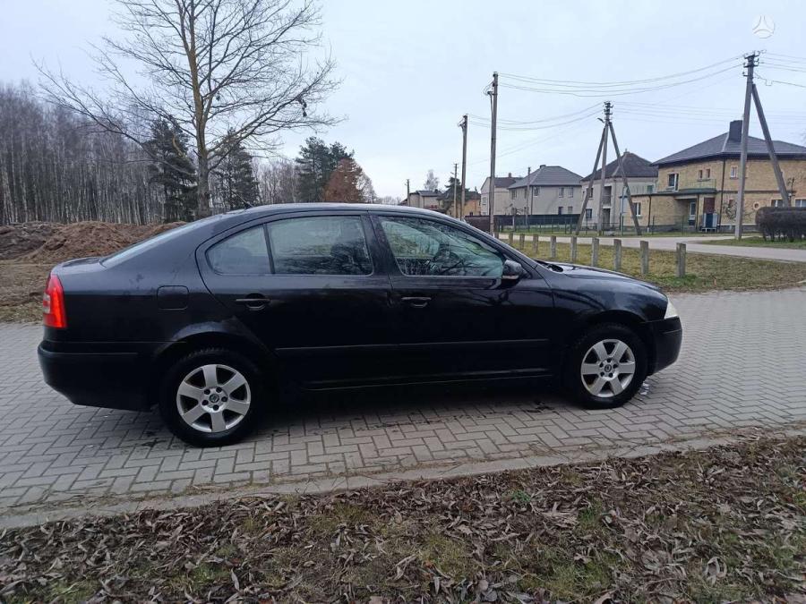 Black Skoda Octavia 2008 in Siauliai, with an engine capacity of 1.90 L and mileage of 292 thousand km for 1499 €, photo 5 on AUTOMOTO.COM.LV