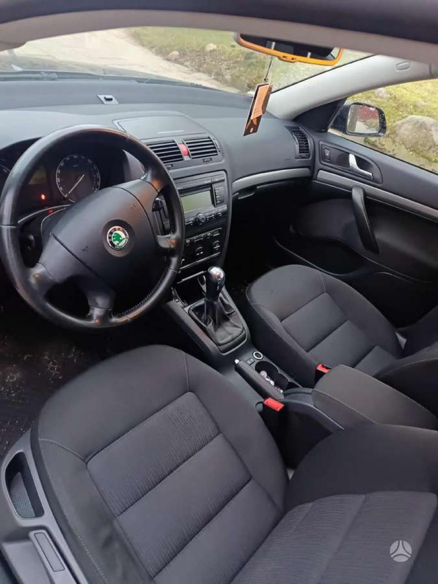 Black Skoda Octavia 2008 in Siauliai, with an engine capacity of 1.90 L and mileage of 292 thousand km for 1499 €, photo 10 on AUTOMOTO.COM.LV