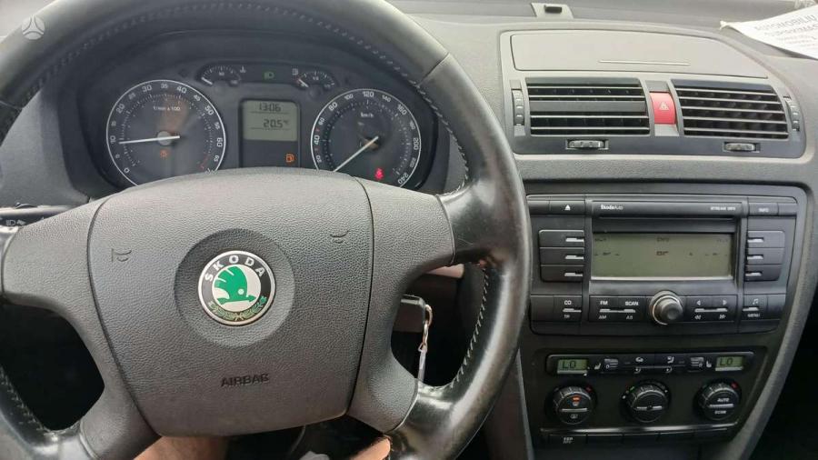 Melns Skoda Octavia 2008 Plungė, ar dzinēja tilpumu 1.60 L un nobraukumu 270 tūkst. km par 1650 €, foto 12 vietnē AUTOMOTO.COM.LV