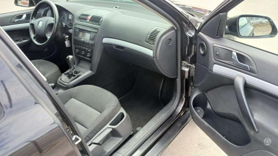 Melns Skoda Octavia 2008 Plungė, ar dzinēja tilpumu 1.60 L un nobraukumu 270 tūkst. km par 1650 €, foto 14 vietnē AUTOMOTO.COM.LV
