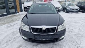 Black Skoda Octavia 2010 in Marijampole, with an engine capacity of 1.97 L and mileage of 297 thousand km for 3650 €, photo 3 on AUTOMOTO.COM.LV