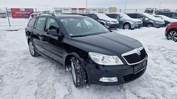 Black Skoda Octavia 2010 in Marijampole, with an engine capacity of 1.97 L and mileage of 297 thousand km for 3650 €, photo 4 on AUTOMOTO.COM.LV
