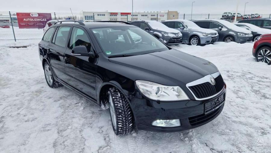 Black Skoda Octavia 2010 in Marijampole, with an engine capacity of 1.97 L and mileage of 297 thousand km for 3650 €, photo 4 on AUTOMOTO.COM.LV