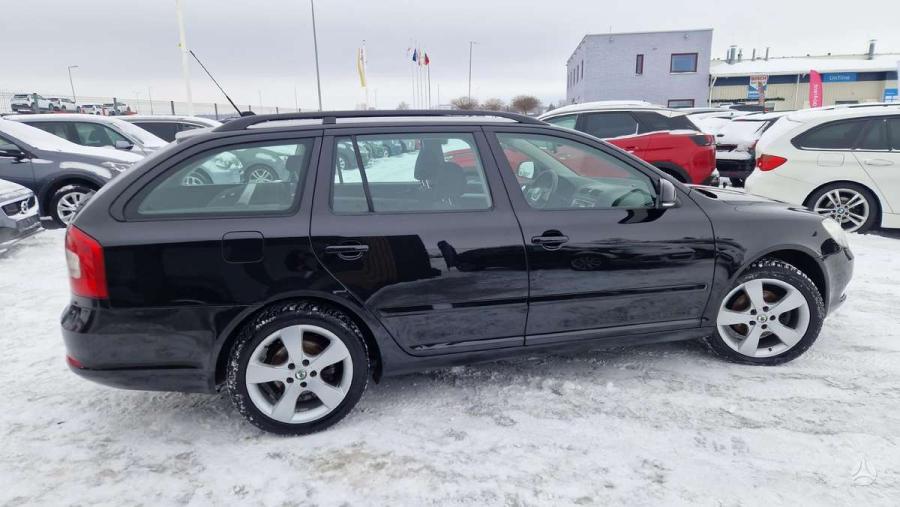 Black Skoda Octavia 2010 in Marijampole, with an engine capacity of 1.97 L and mileage of 297 thousand km for 3650 €, photo 5 on AUTOMOTO.COM.LV