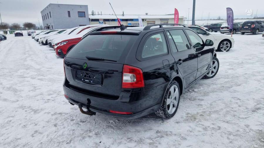 Black Skoda Octavia 2010 in Marijampole, with an engine capacity of 1.97 L and mileage of 297 thousand km for 3650 €, photo 6 on AUTOMOTO.COM.LV