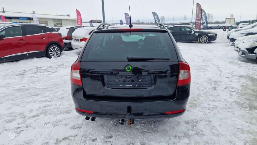 Black Skoda Octavia 2010 in Marijampole, with an engine capacity of 1.97 L and mileage of 297 thousand km for 3650 €, photo 7 on AUTOMOTO.COM.LV