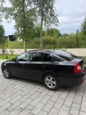 Melns Skoda Octavia 2010 Tallina, ar dzinēja tilpumu 1.60 L un nobraukumu 240 tūkst. km par 1800 €, foto 7 vietnē AUTOMOTO.COM.LV