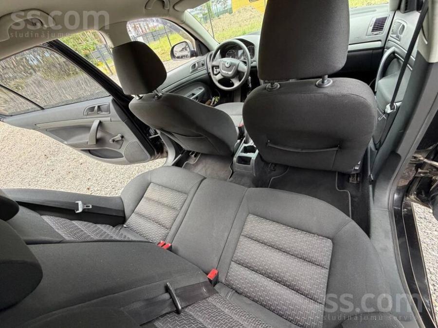 Black Skoda Octavia 2010 in Riga, with an engine capacity of 1.40 L and mileage of 214 thousand km for 3000 €, photo 8 on AUTOMOTO.COM.LV
