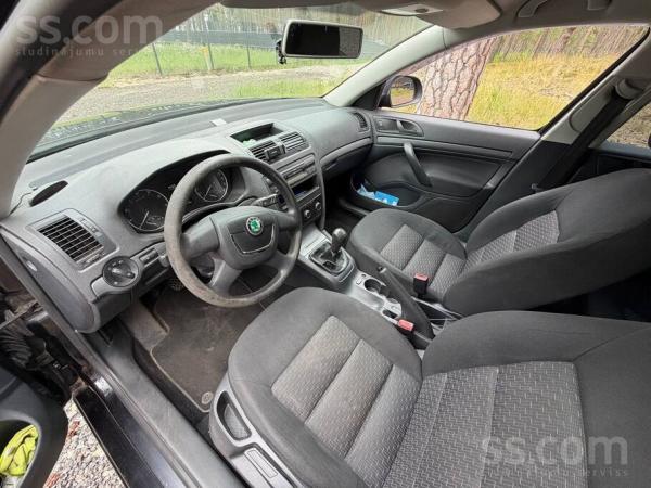Melns Skoda Octavia 2010 Rīga, ar dzinēja tilpumu 1.40 L un nobraukumu 214 tūkst. km par 3000 €, foto 8 vietnē AUTOMOTO.COM.LV