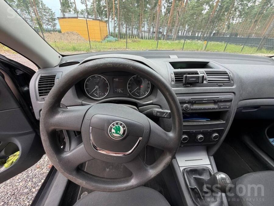 Black Skoda Octavia 2010 in Riga, with an engine capacity of 1.40 L and mileage of 214 thousand km for 3000 €, photo 10 on AUTOMOTO.COM.LV