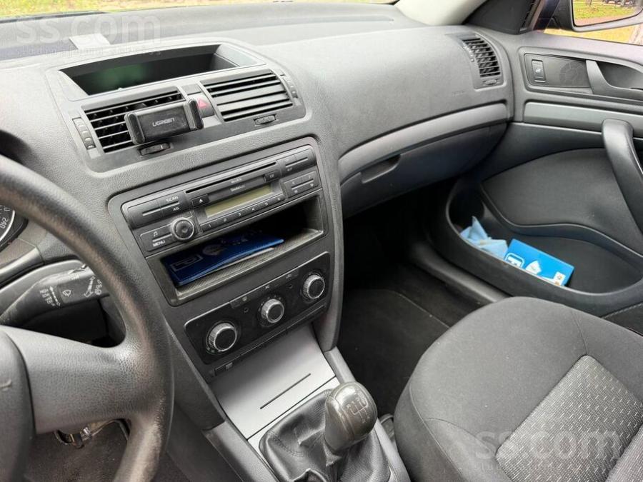 Black Skoda Octavia 2010 in Riga, with an engine capacity of 1.40 L and mileage of 214 thousand km for 3000 €, photo 12 on AUTOMOTO.COM.LV